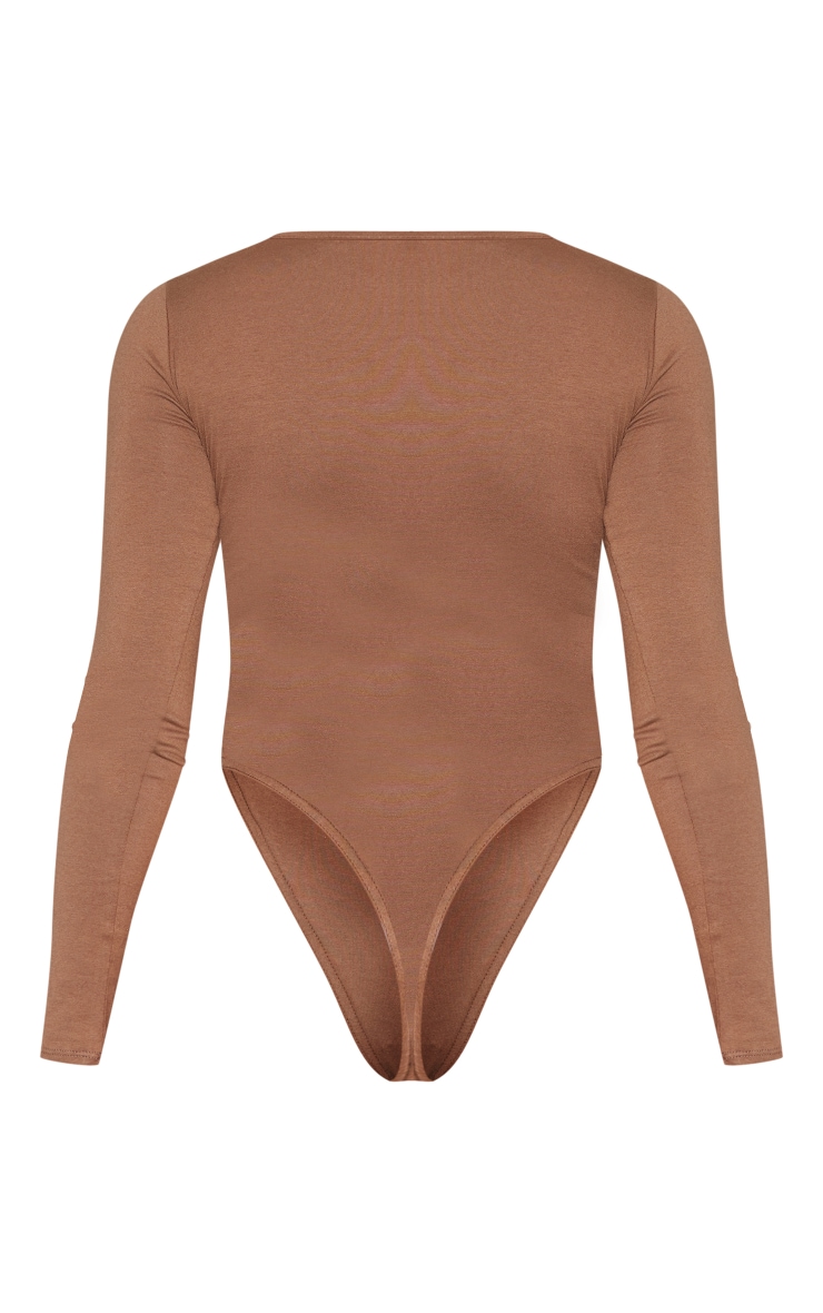 Body en coton chocolat à manches longues | PrettyLittleThing FR