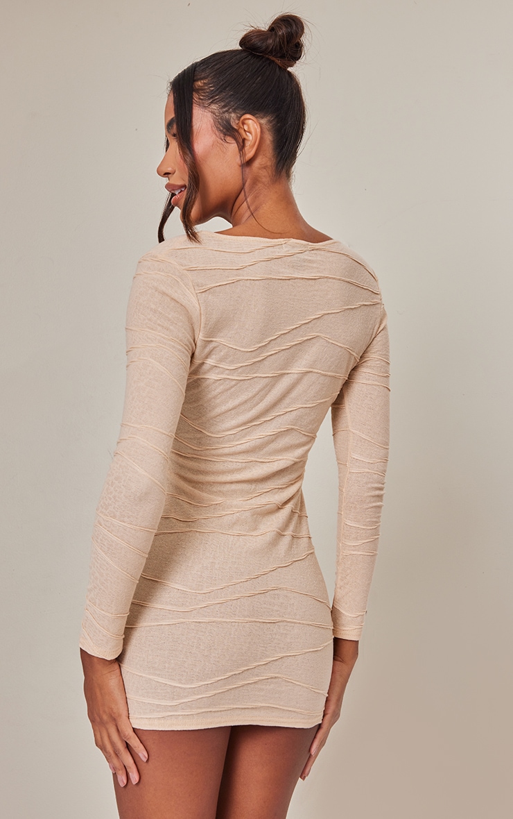 Robe moulante sable texturée à col rond et manches longues ...