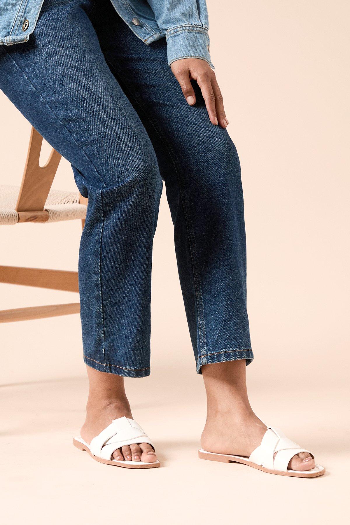 Dorothy Perkins White Felicity Faux Leather Sliders | PrettyLittleThing