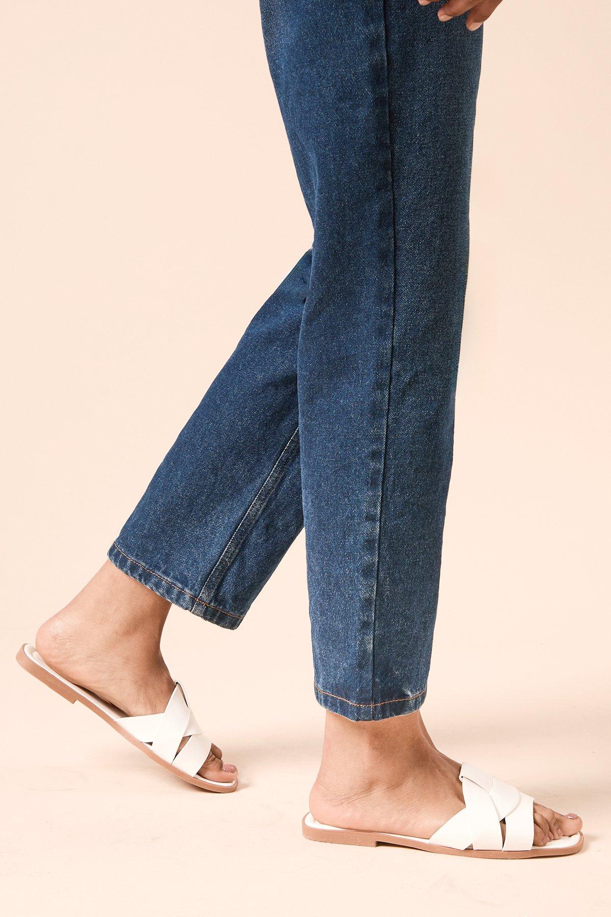 Dorothy Perkins White Felicity Faux Leather Sliders | PrettyLittleThing